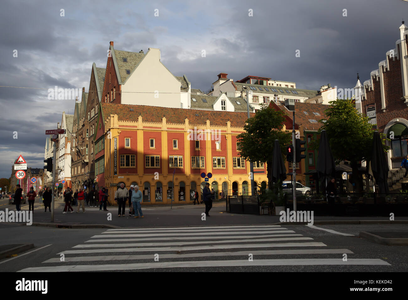 Bergen, Norway. 22nd Oct, 2017. Autumn sunshine across Bergen in Norway ...