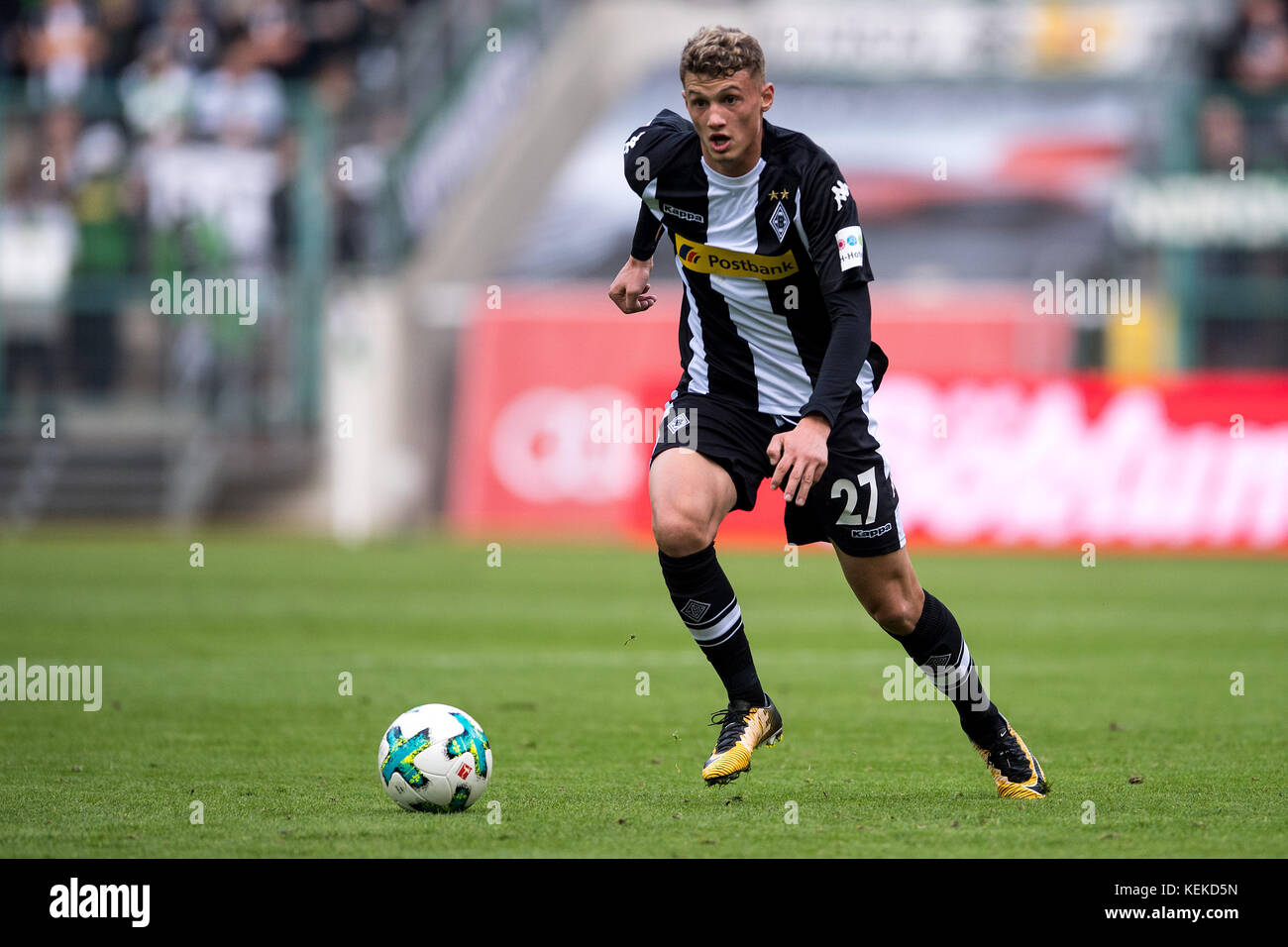 Moenchengladbach, Germany. 21st Oct, 2017. Gladbach's Mickael Cuisance ...