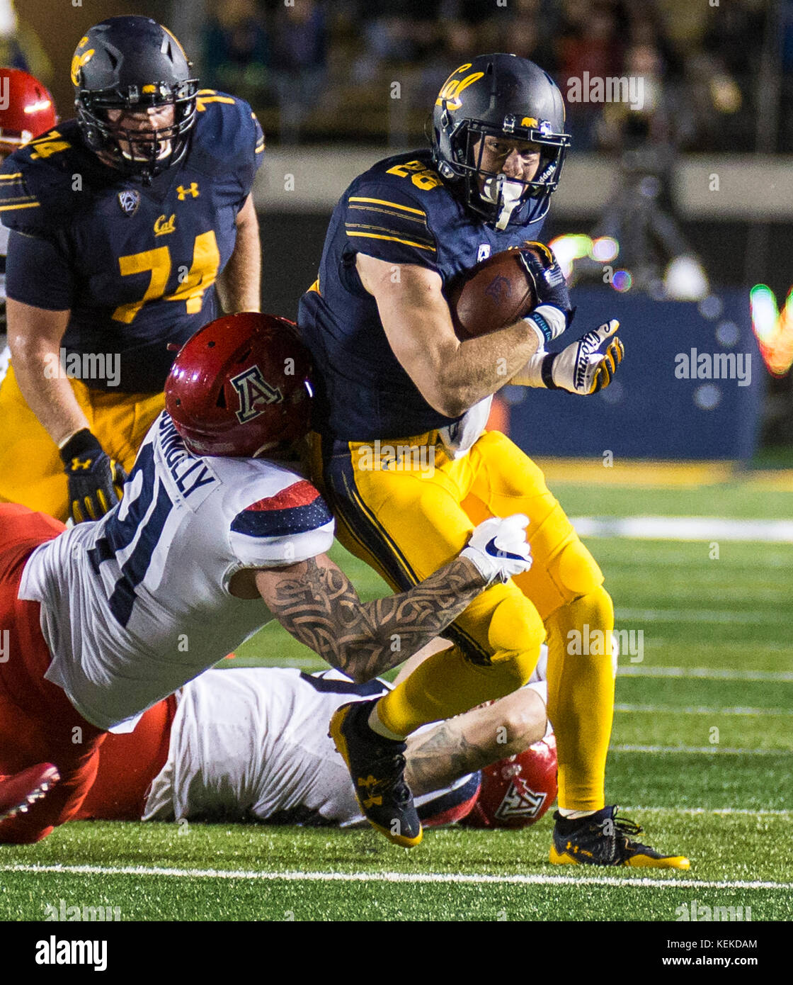 California Memorial Stadium. 21st Oct, 2017. U.S.A. California running ...