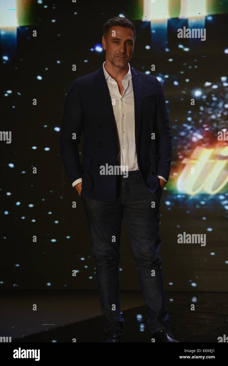 The Italian actor Raoul Bova received by the stylist Alessandra Rinaudo ...