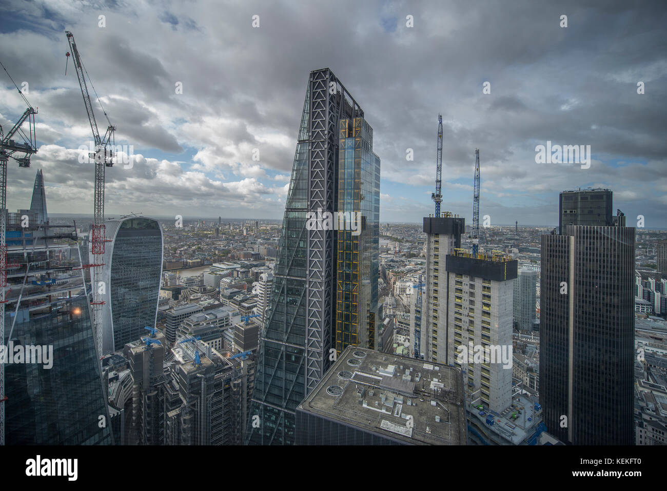 Street view of gherkin and lloyds hi-res stock photography and images ...