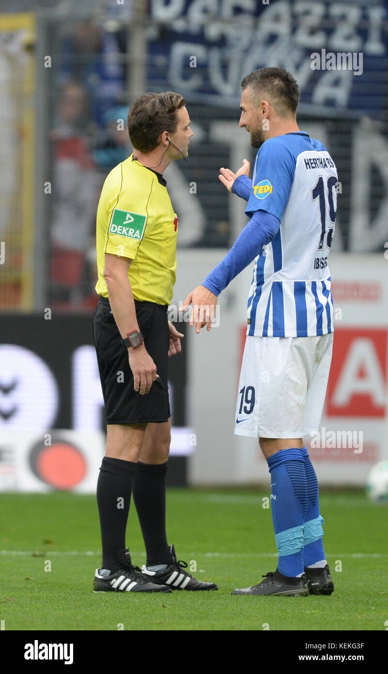 Freiburg, Germany. 22nd Oct, 2017. Match referee Guido Winkmann (L ...