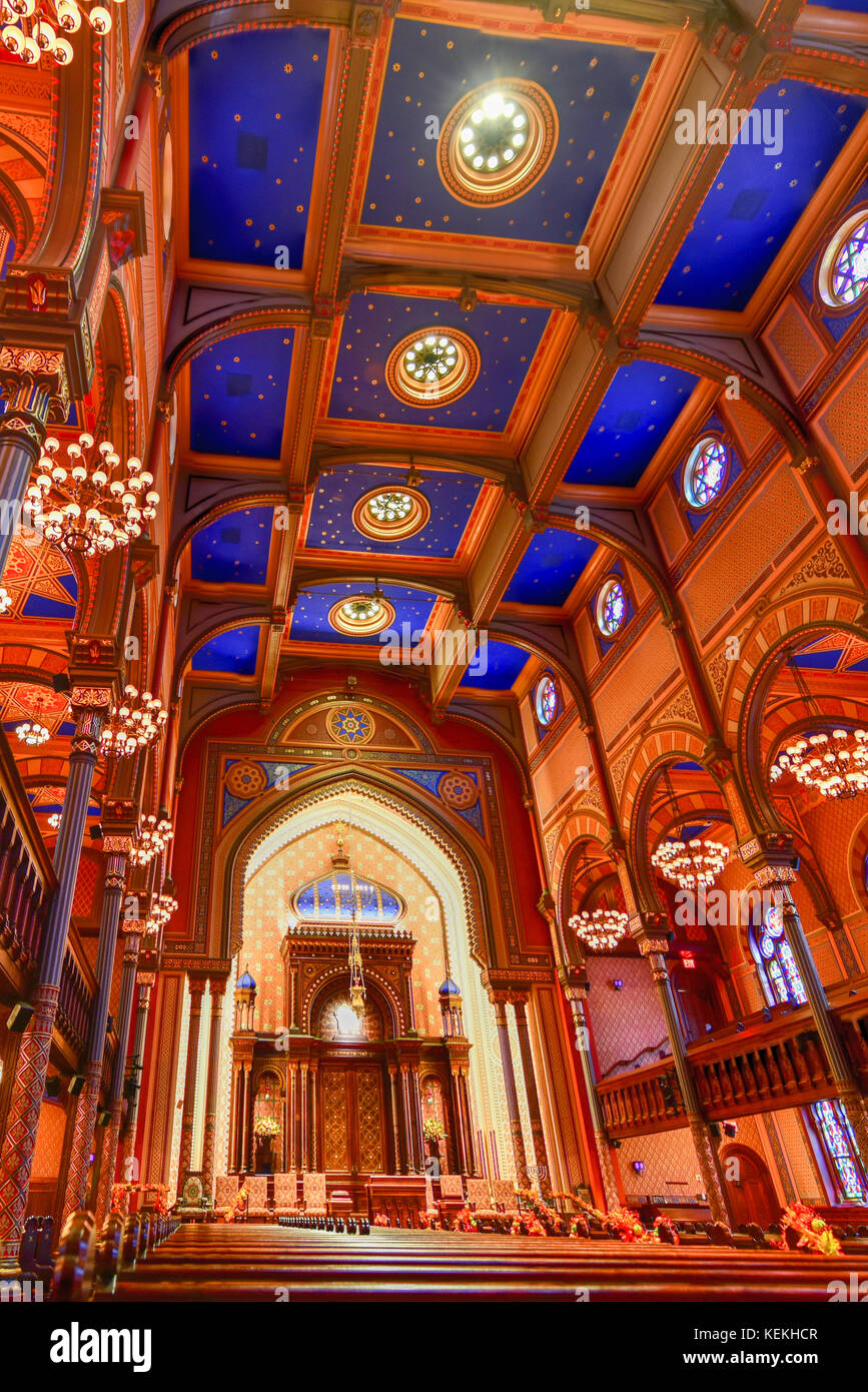 New York City - Oct 11, 2017: Central Synagogue in Midtown Manhattan ...