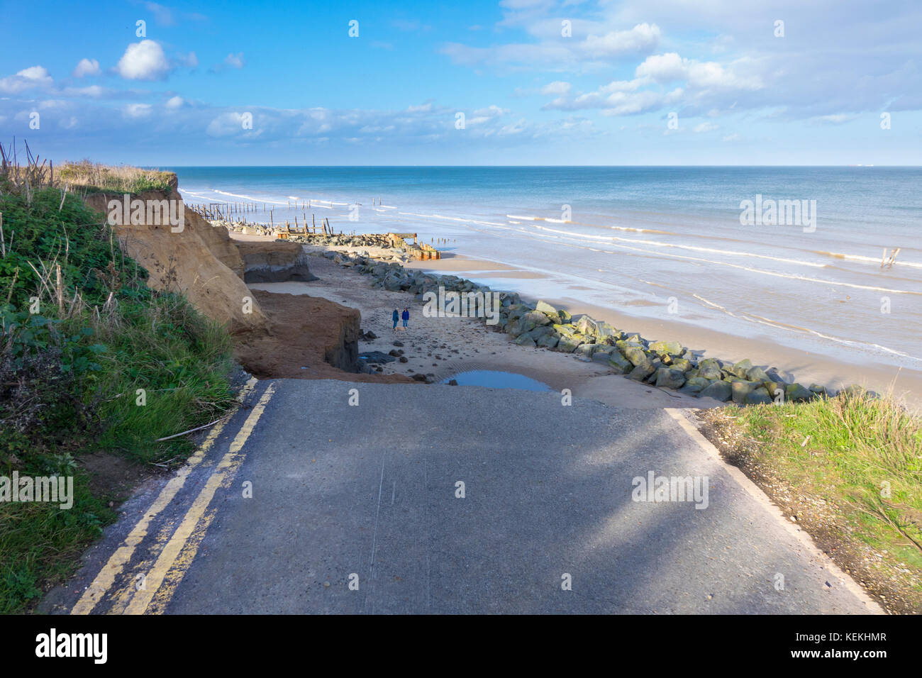 beach road Happisburgh Stock Photo - Alamy