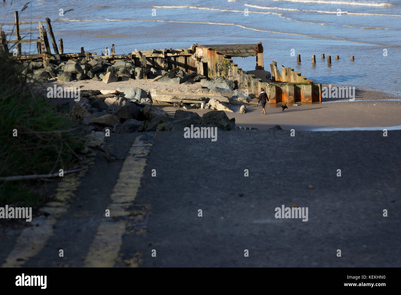 beach road Happisburgh Stock Photo - Alamy