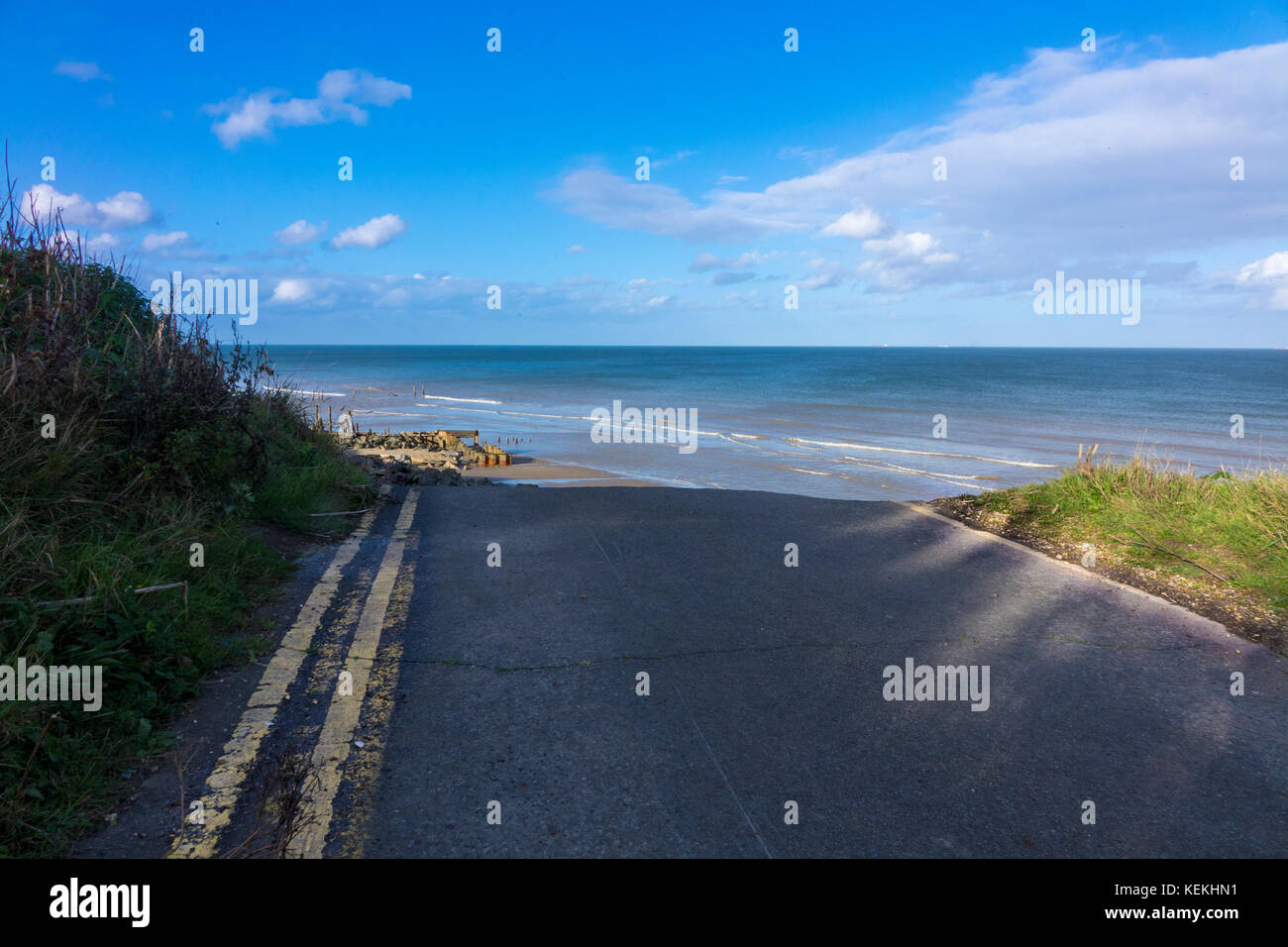 beach road Happisburgh Stock Photo - Alamy