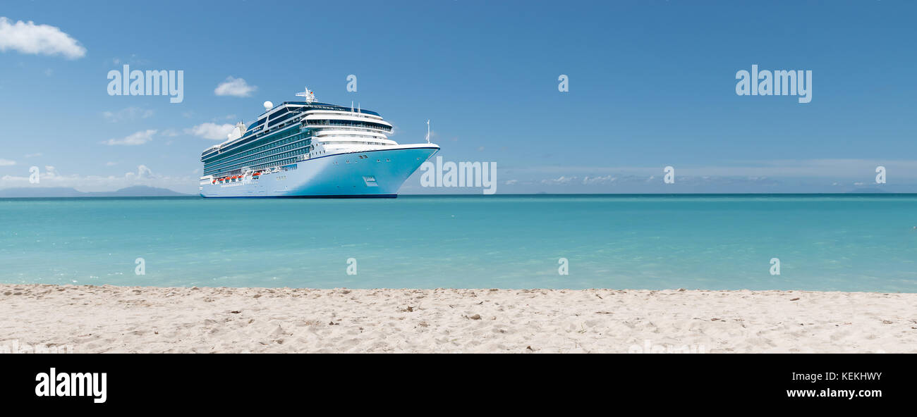 Summer vacation concept: Cruise ship on Caribbean Sea close to tropical ...