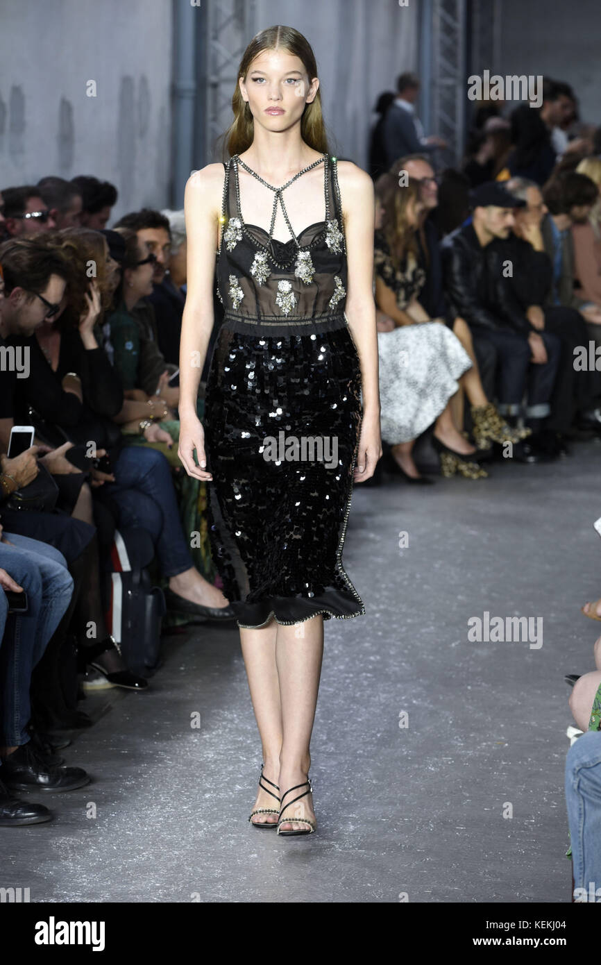 Milan Fashion Week Spring/Summer 2018 - N21 - Catwalk Featuring: Model ...