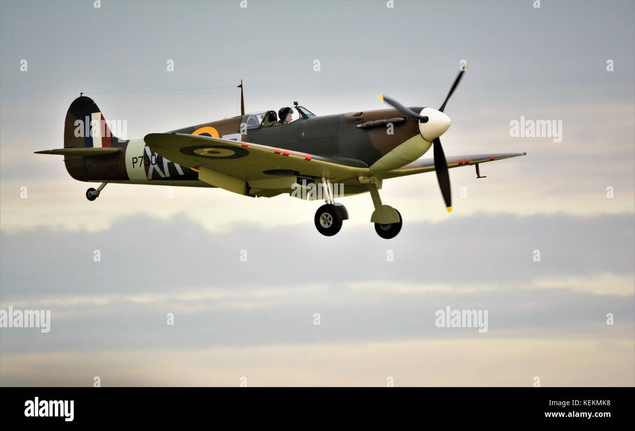 Spitfire Landing High Resolution Stock Photography and Images - Alamy