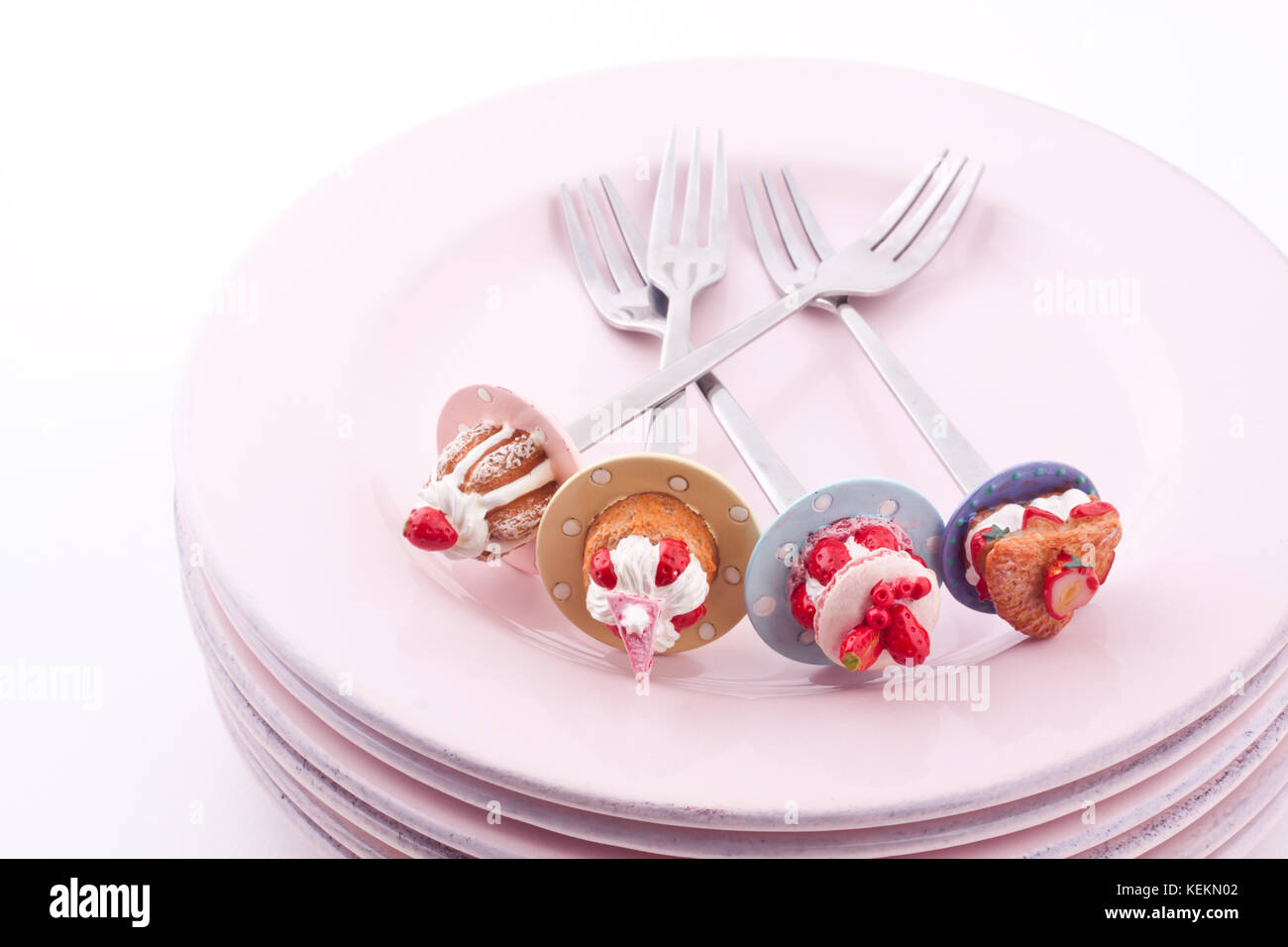 Empty kitchen plate hi-res stock photography and images - Alamy