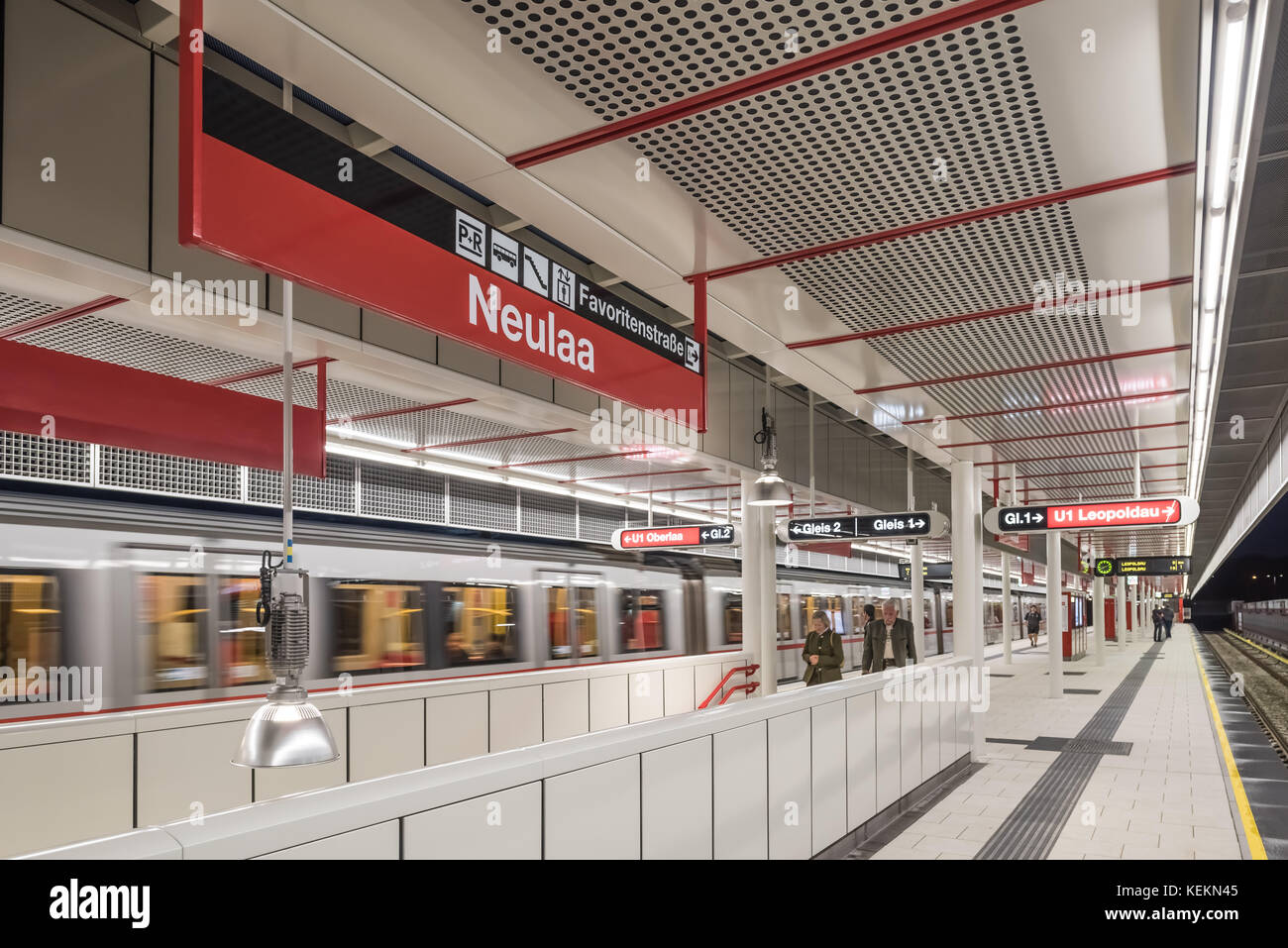Wien, U-Bahn-Linie U1, Station Neulaa Stock Photo - Alamy