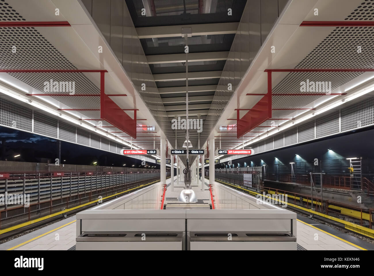 Wien, U-Bahn-Linie U1, Station Neulaa Stock Photo - Alamy