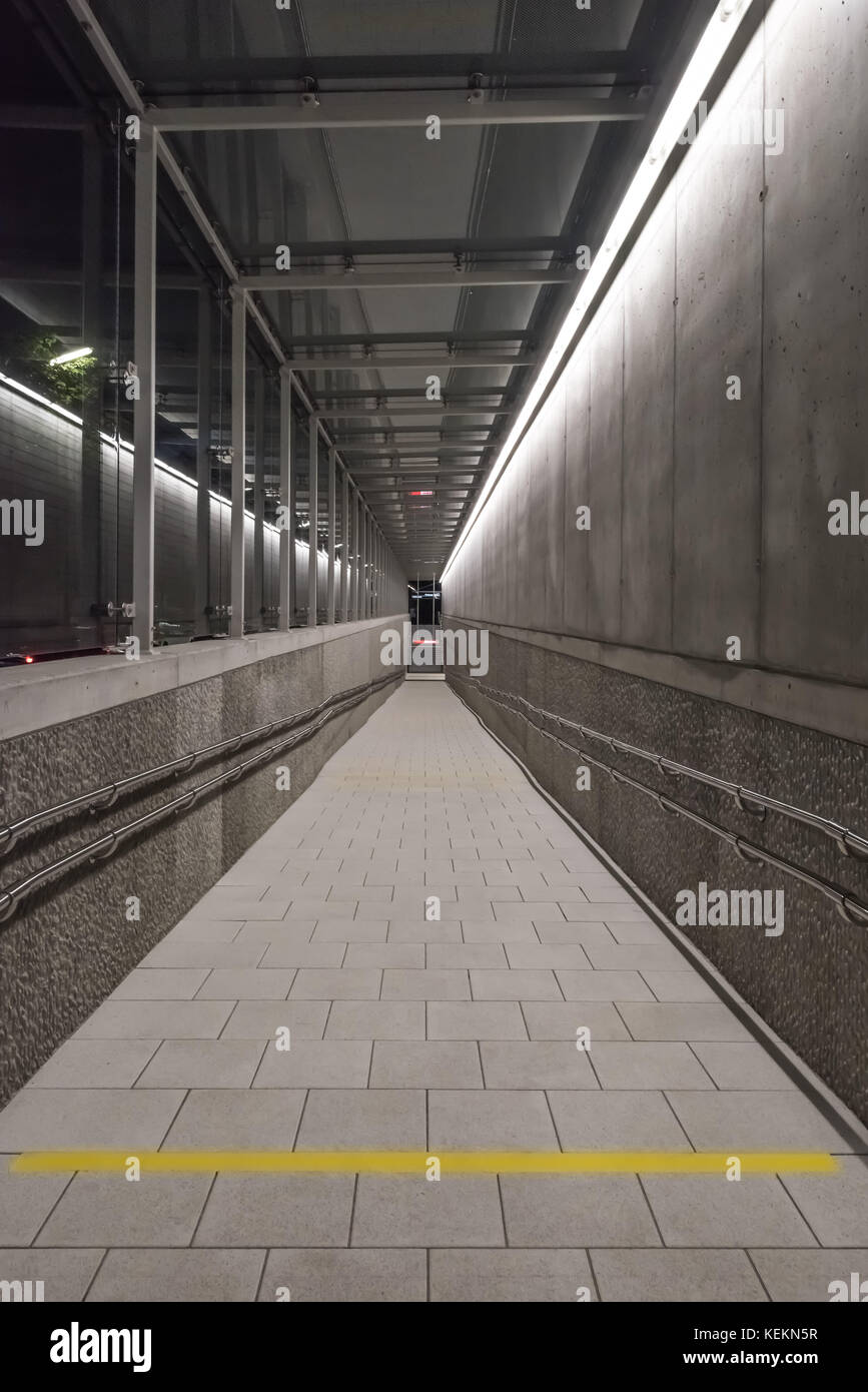 Wien, U-Bahn-Linie U1, Station Neulaa Stock Photo - Alamy