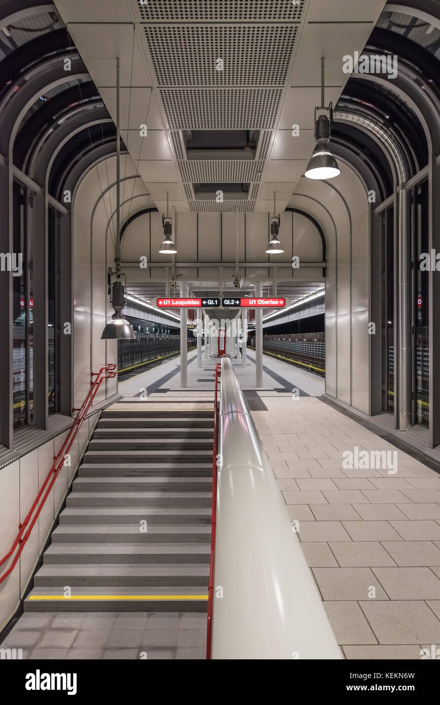 Wien, U-Bahn-Linie U1, Station Neulaa Stock Photo - Alamy