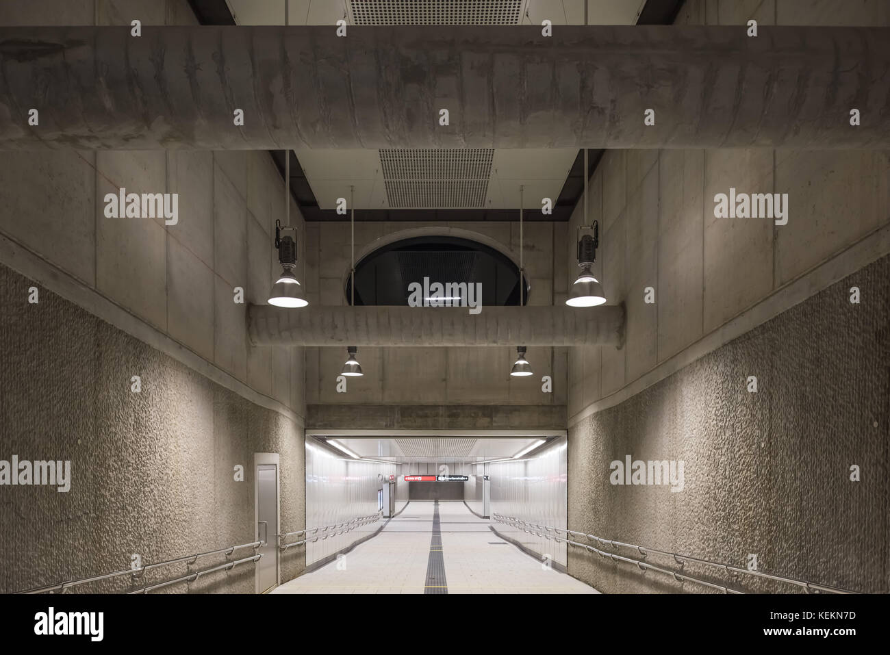 Wien, U-Bahn-Linie U1, Station Neulaa Stock Photo - Alamy