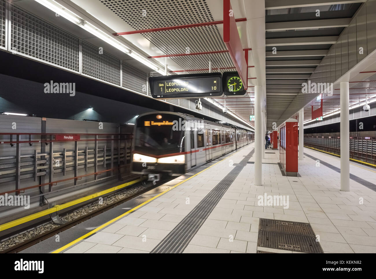 Wien, U-Bahn-Linie U1, Station Neulaa Stock Photo - Alamy