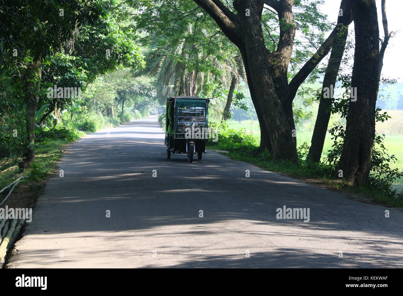 Battery Auto Rickshaw Bangladesh High Resolution Stock Photography and ...