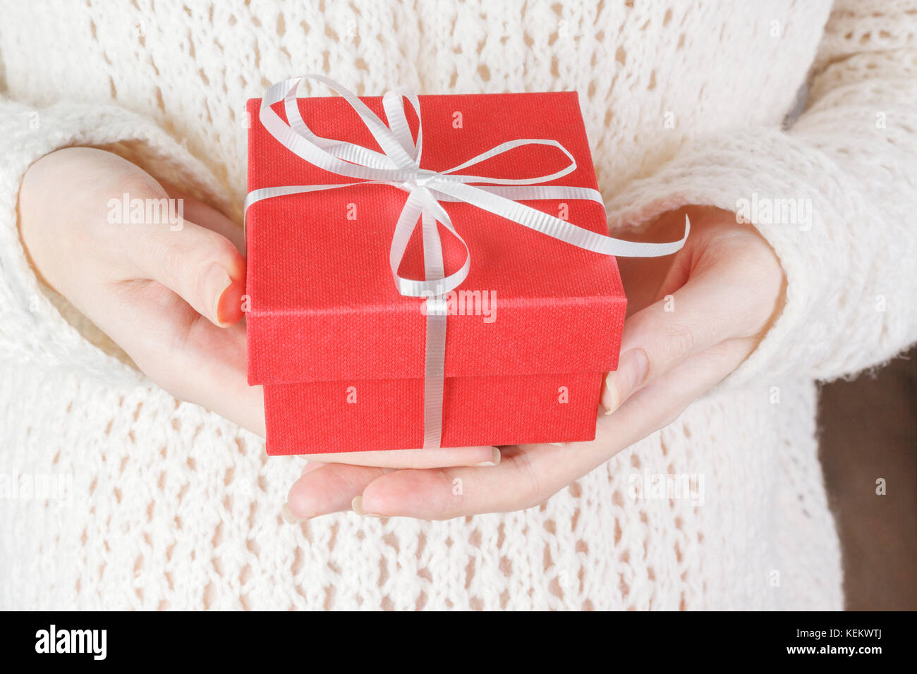 Hands holding gift box Stock Photo - Alamy