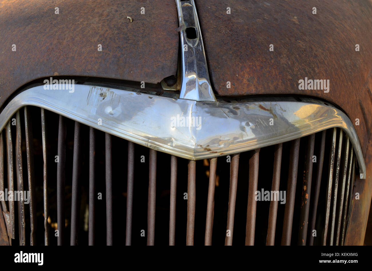 rusty vintage automobile Stock Photo - Alamy