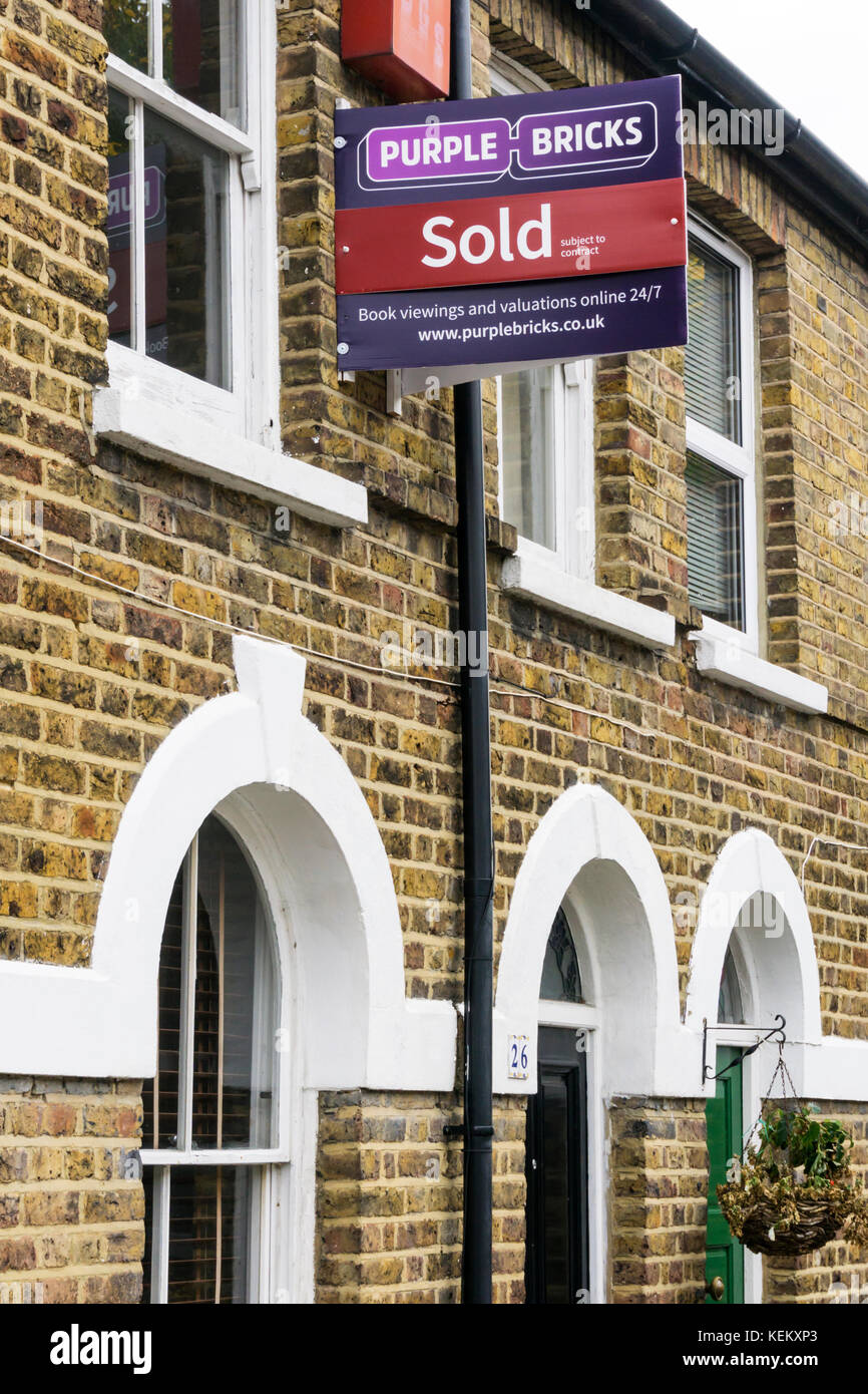 Purple bricks signs hi-res stock photography and images - Alamy