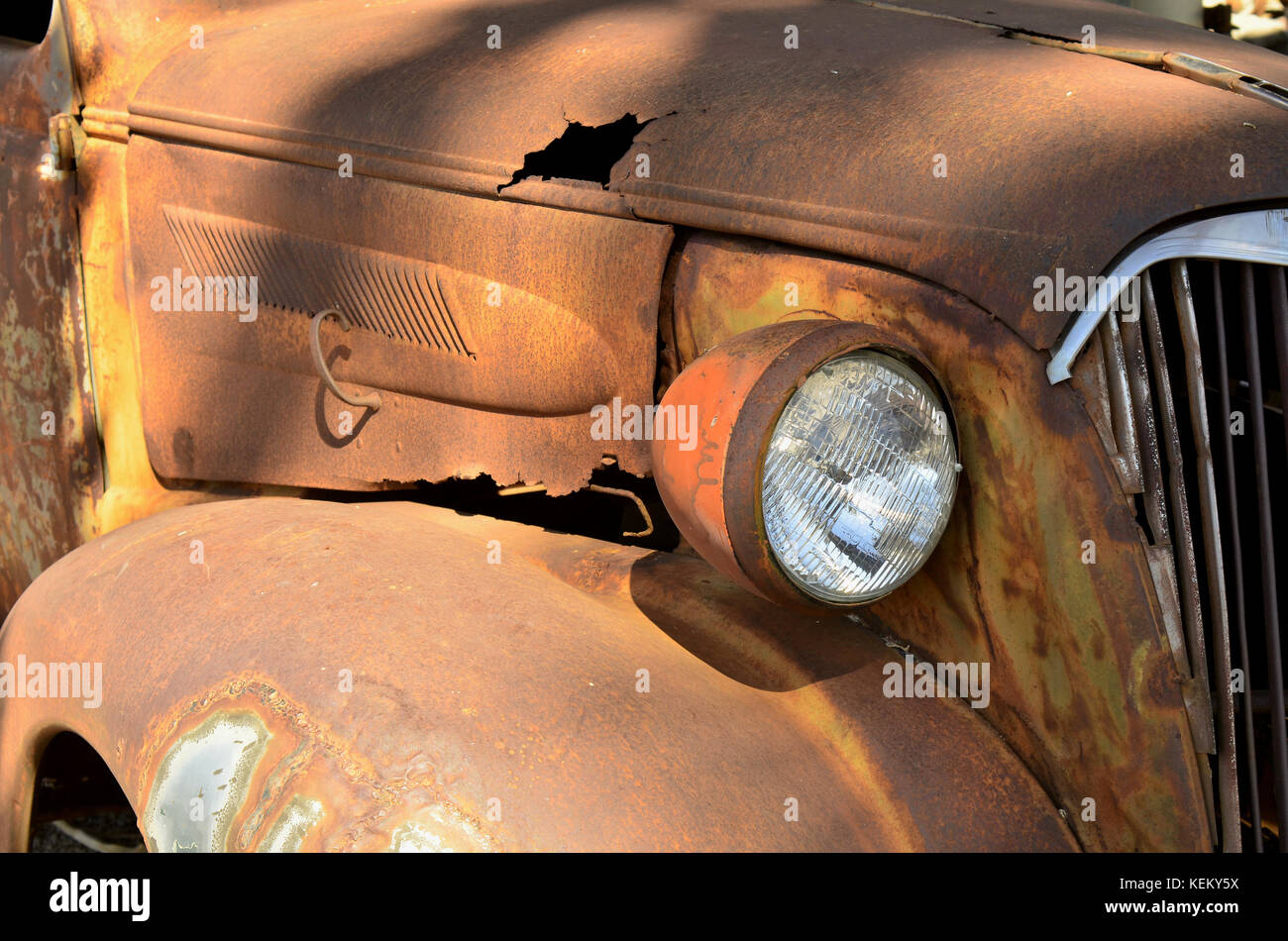 rusty vintage automobile Stock Photo - Alamy
