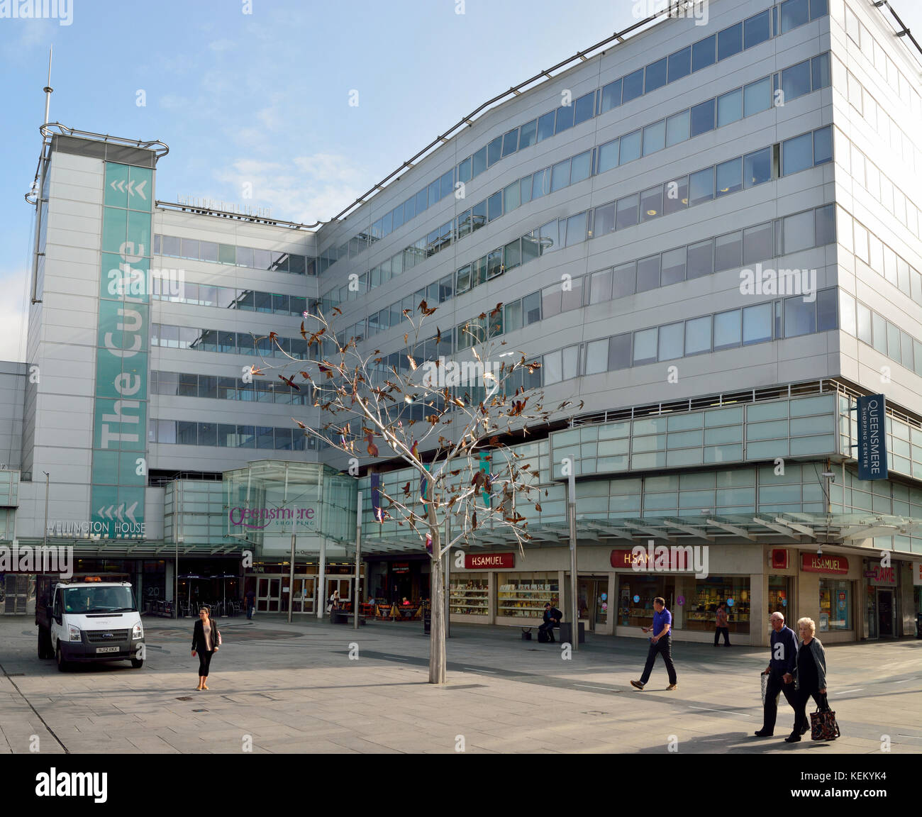 Slough high street slough berkshire hi-res stock photography and images ...