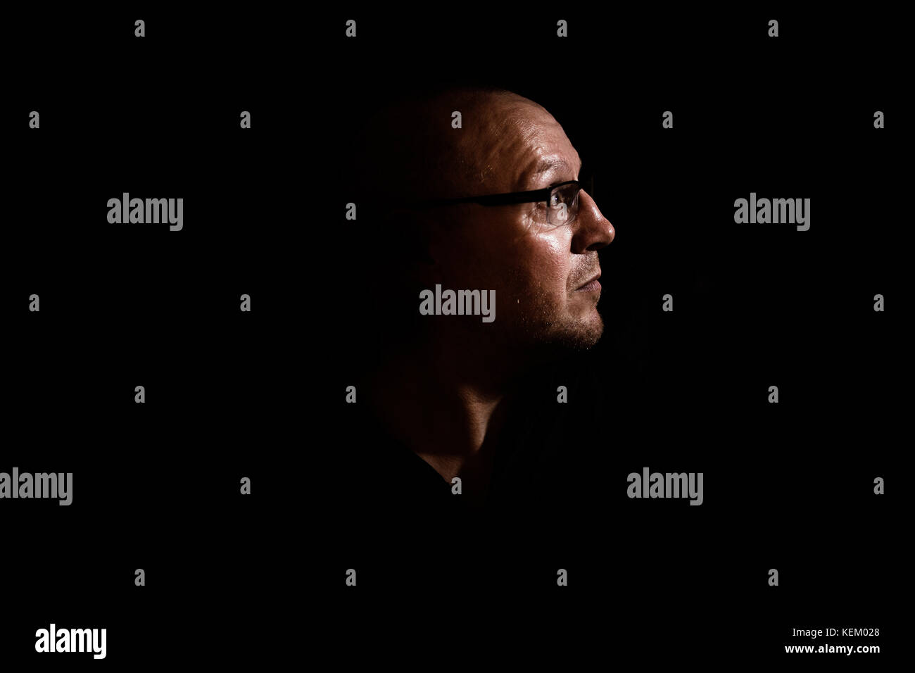 Face side profile silhouette man hi-res stock photography and images ...