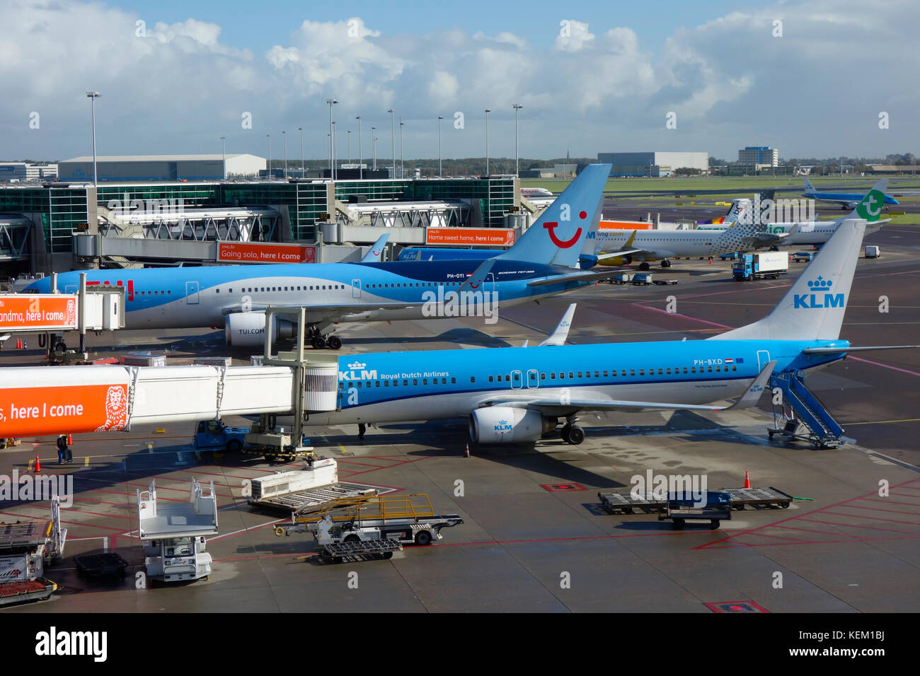 Viewing Runway Aircraft Runway High Resolution Stock Photography and ...