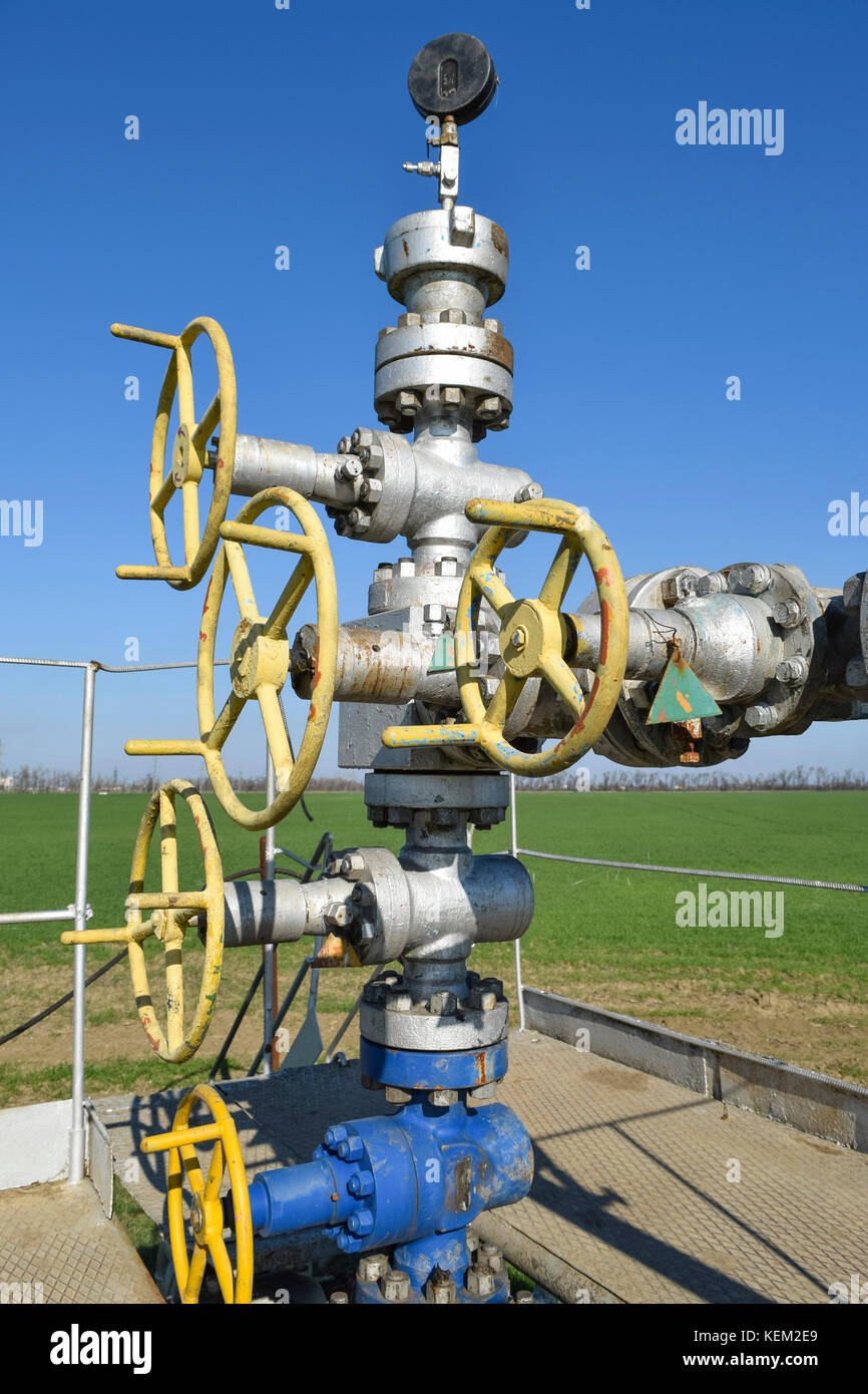 Oil well. The equipment and technologies on oil fields Stock Photo - Alamy