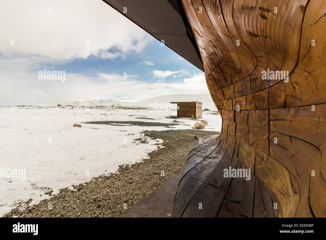 Part of the building viewpoint Snohetta, with small hut in background ...