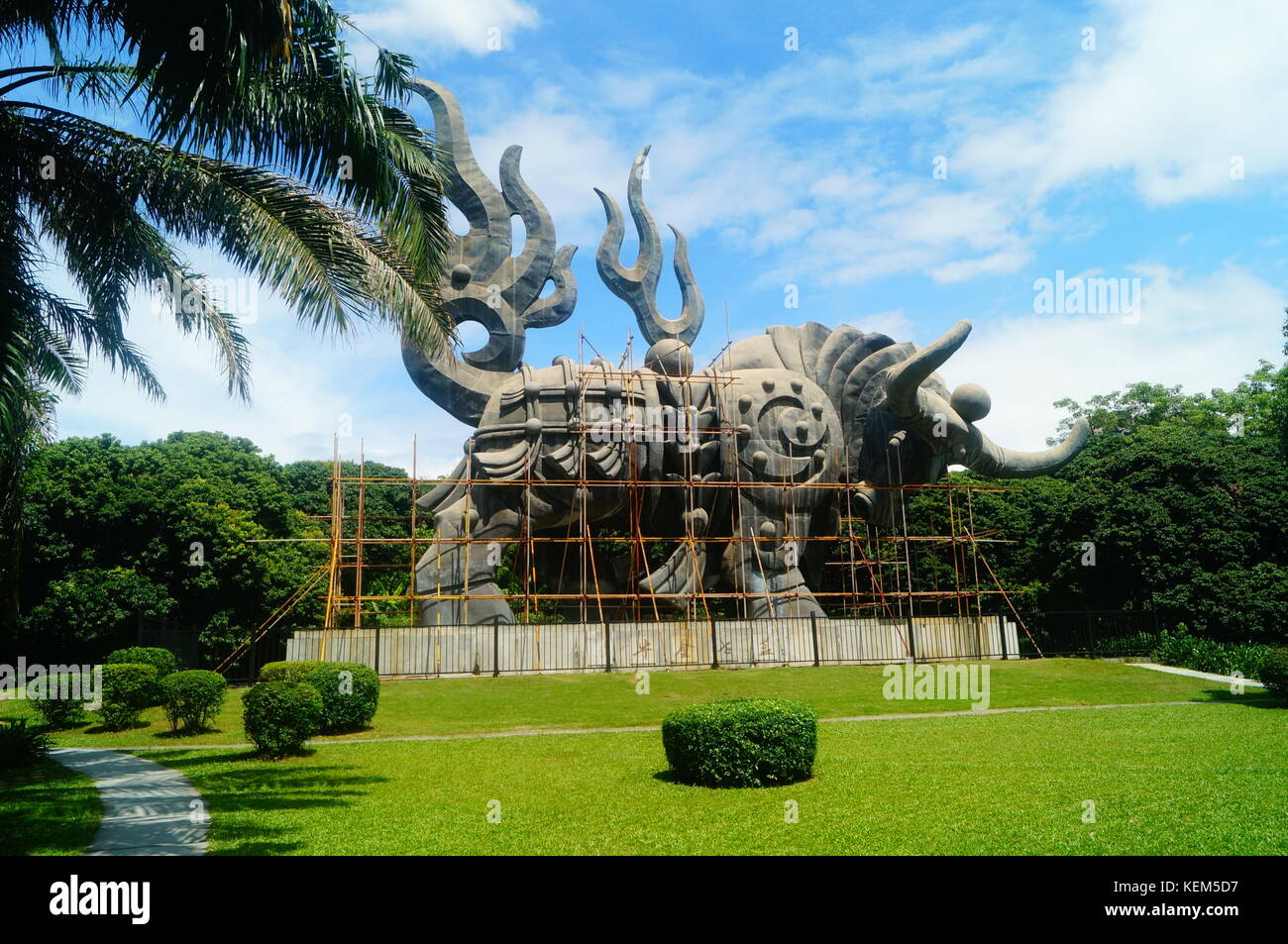 The statue of a giant cow Stock Photo - Alamy