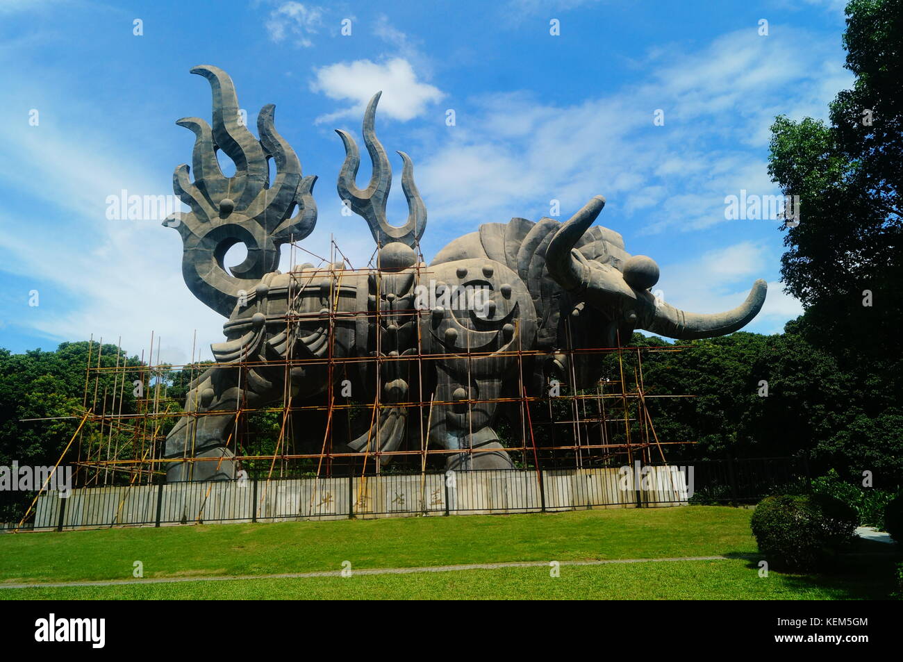 Giant cow statues hi-res stock photography and images - Alamy