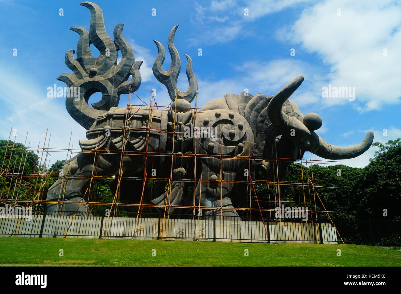The statue of a giant cow Stock Photo - Alamy