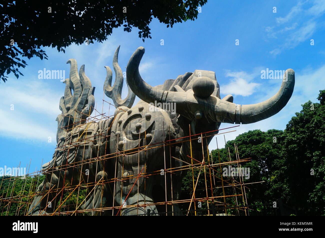 The statue of a giant cow Stock Photo - Alamy