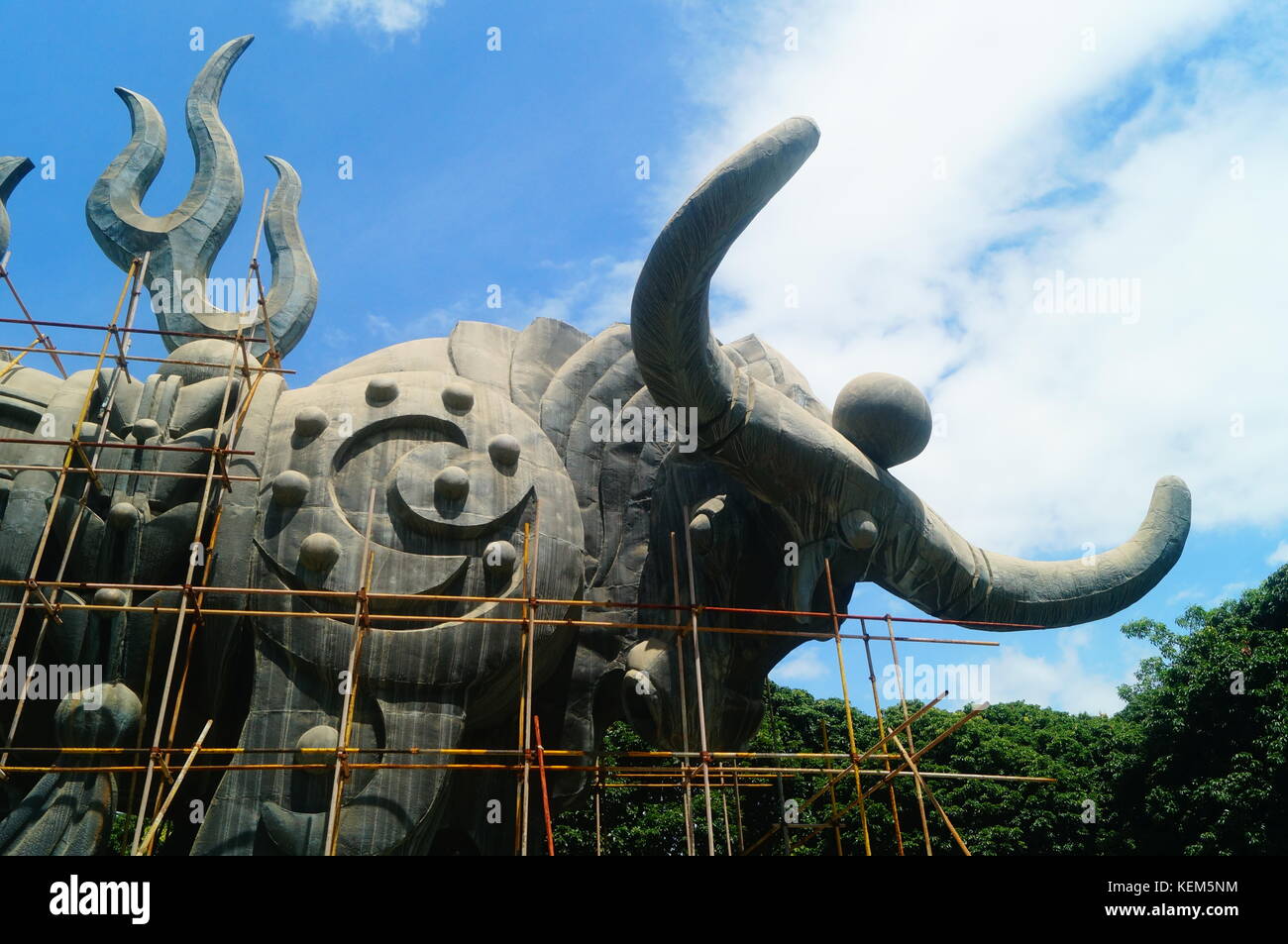Giant cow statues hi-res stock photography and images - Alamy