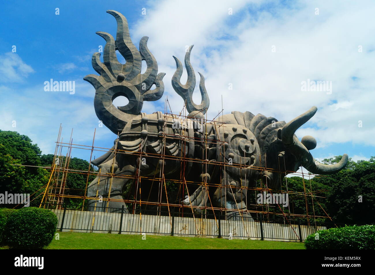 The statue of a giant cow Stock Photo - Alamy