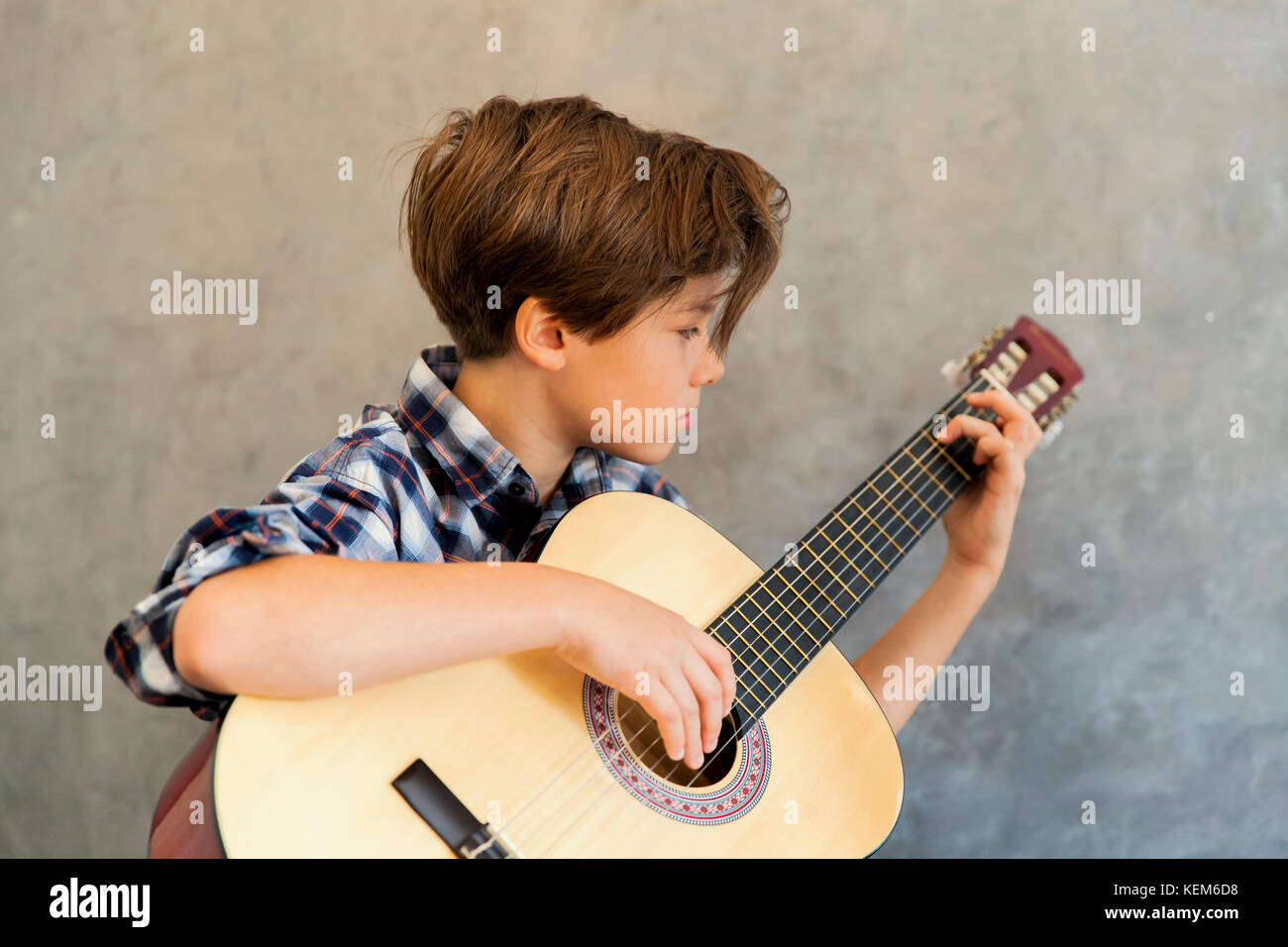 Portrait of Teen boy playing acoustic guitar Stock Photo - Alamy