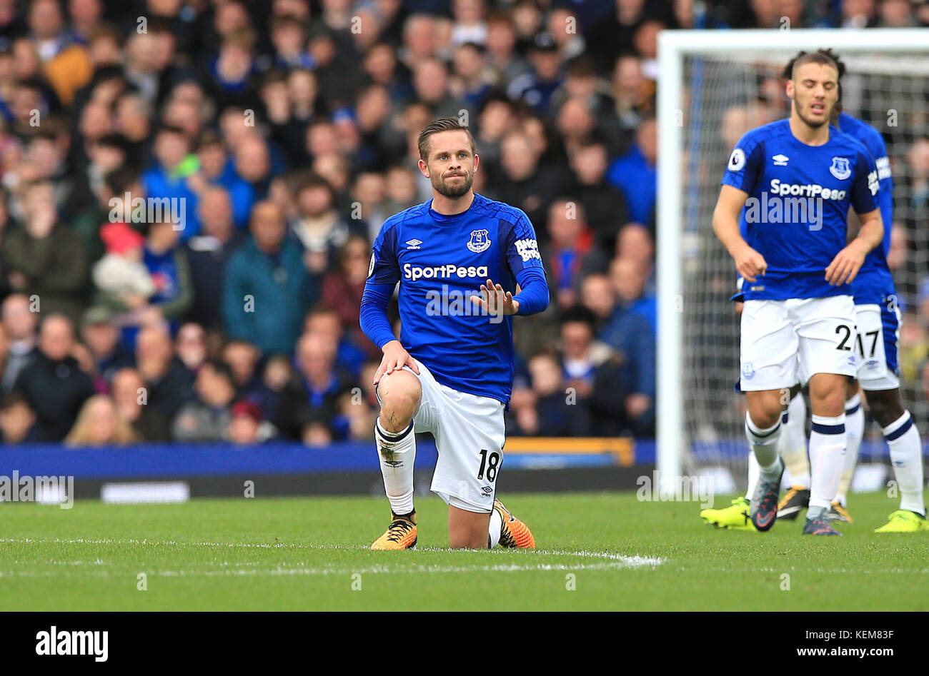 Everton's Gylfi Sigurdsson (centre) during the Premier League match at ...
