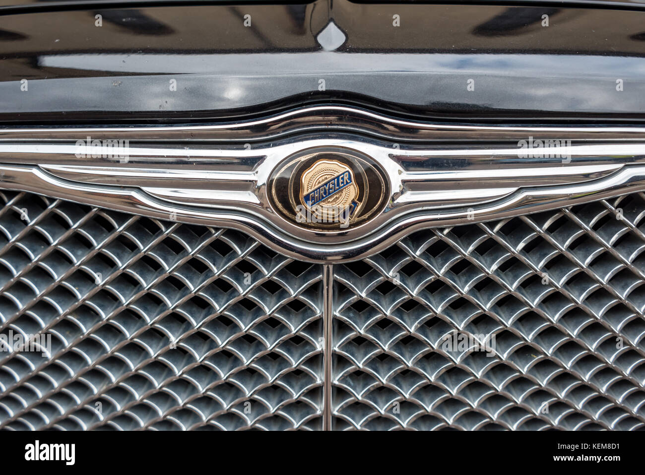 Chrysler badge hi-res stock photography and images - Alamy