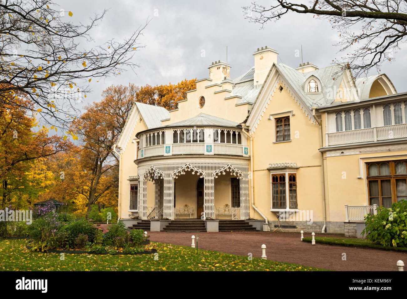 SAINT-PETERSBURG, RUSSIA - OCTOBER 20, 2017: Imperial Palace-Cottage in ...