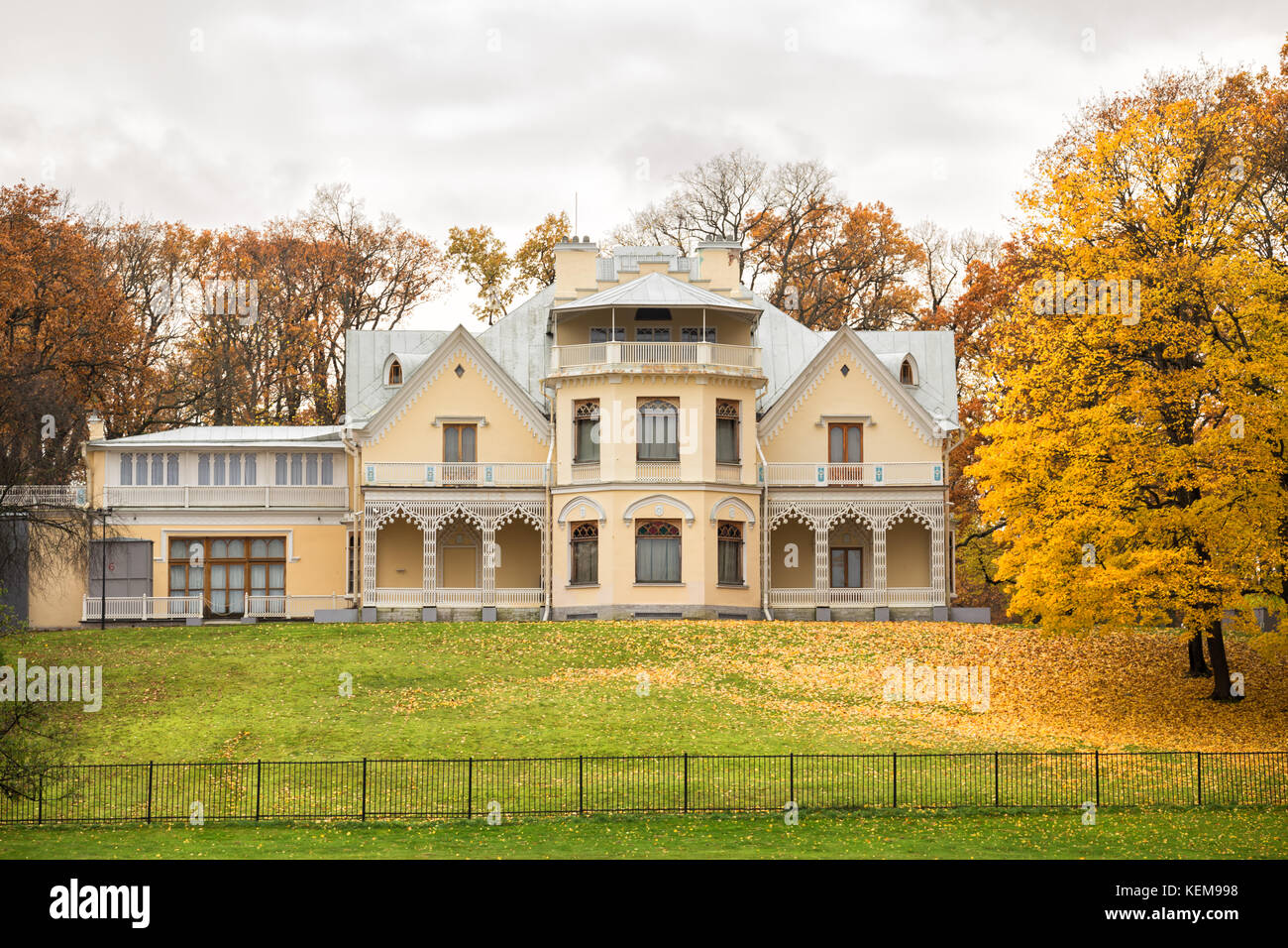 SAINT-PETERSBURG, RUSSIA - OCTOBER 20, 2017: Imperial Palace-Cottage in ...