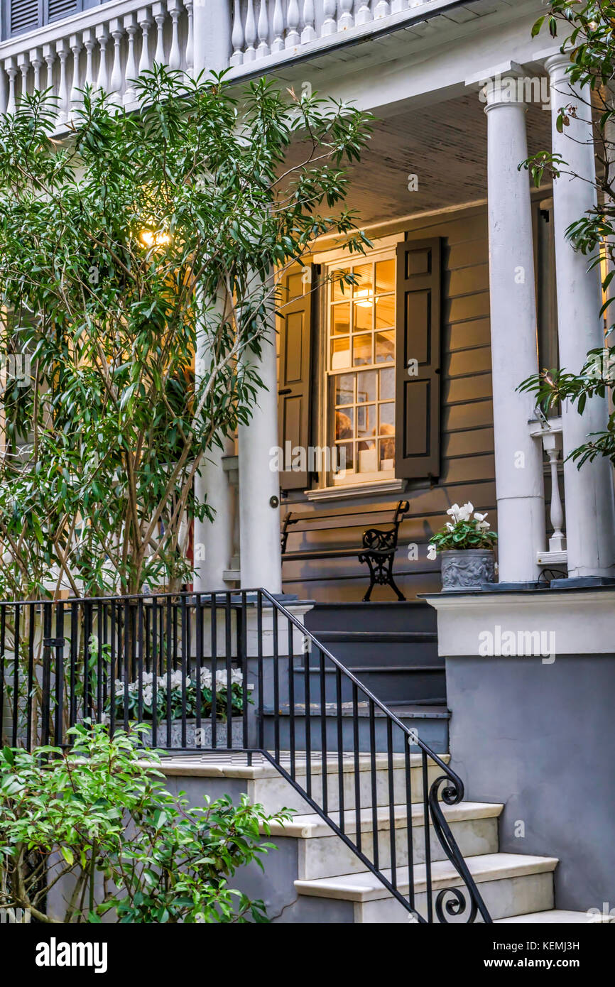 Charleston single house hi-res stock photography and images - Alamy