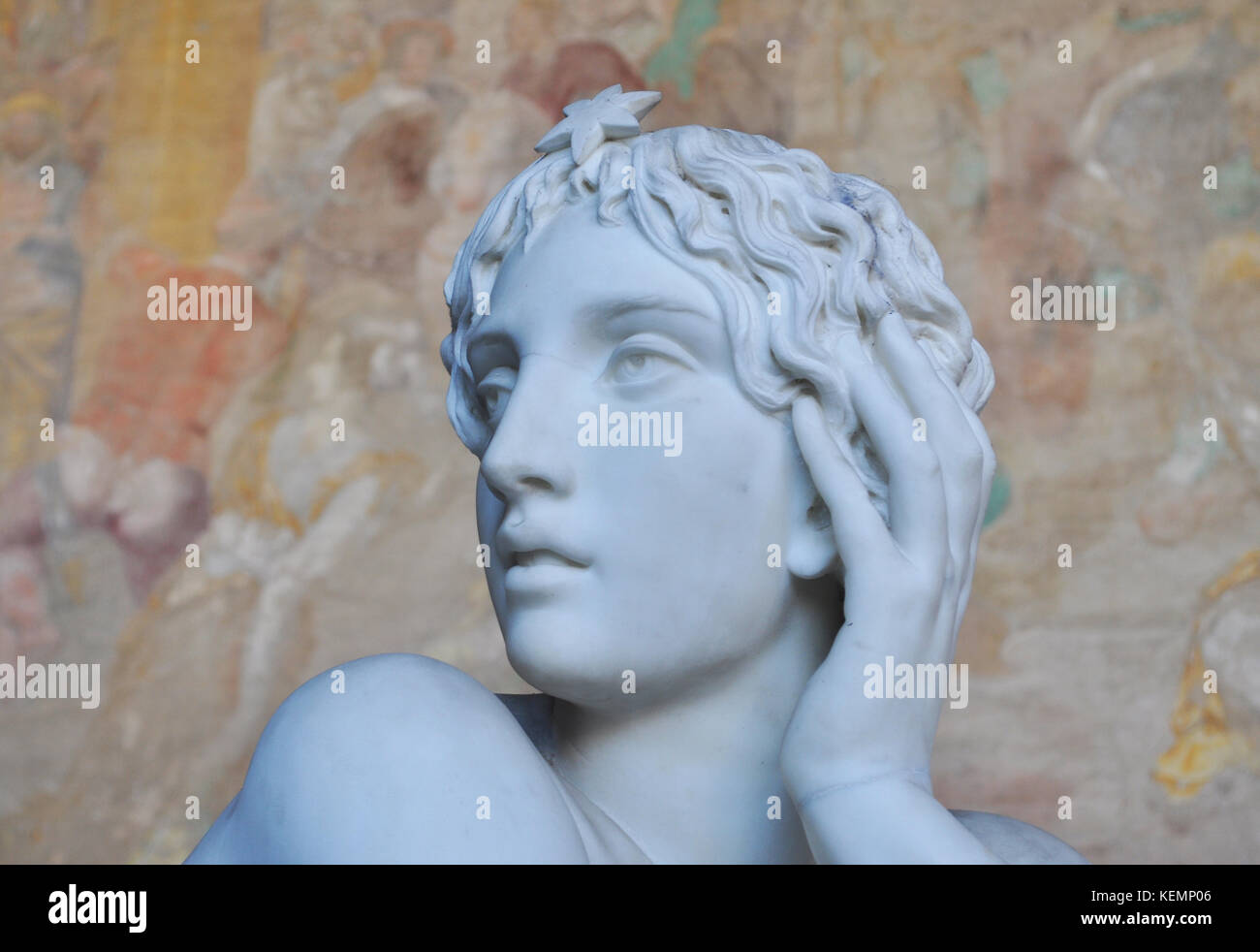 Beautiful classic statue hi-res stock photography and images - Alamy