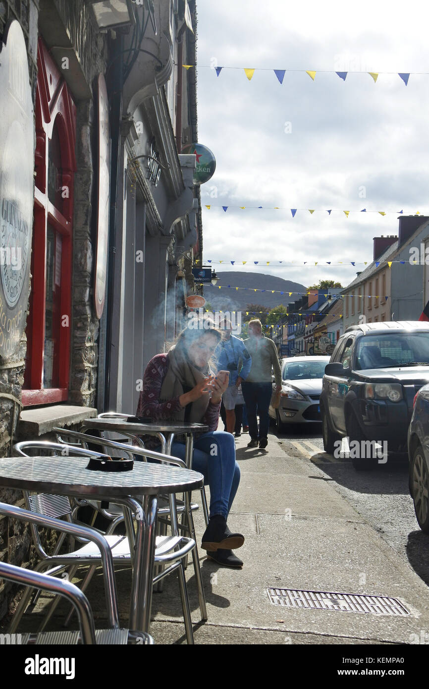 Business woman smoking smoke hi-res stock photography and images - Alamy