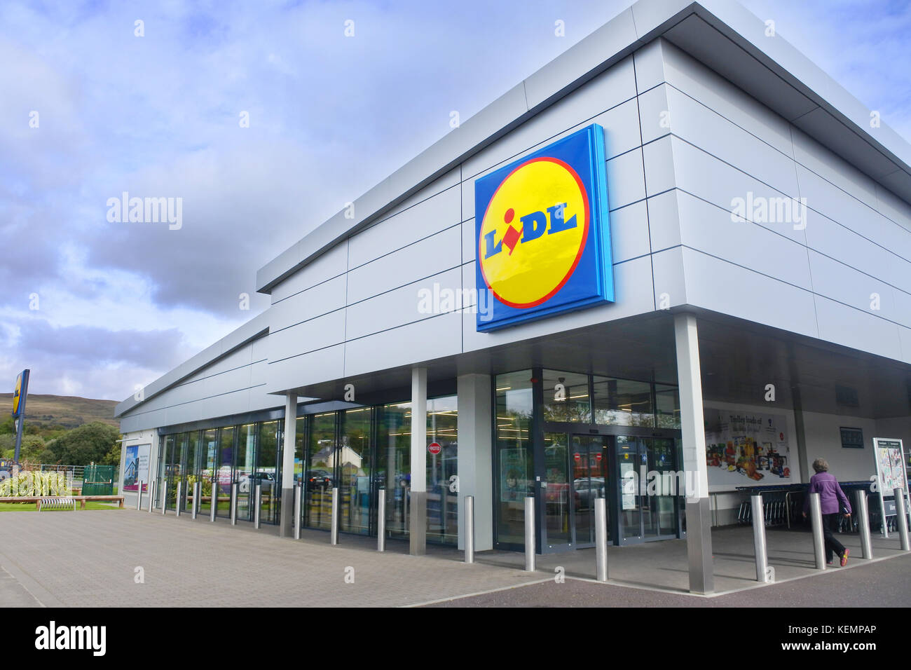 Supermarket sign ireland hi-res stock photography and images - Alamy