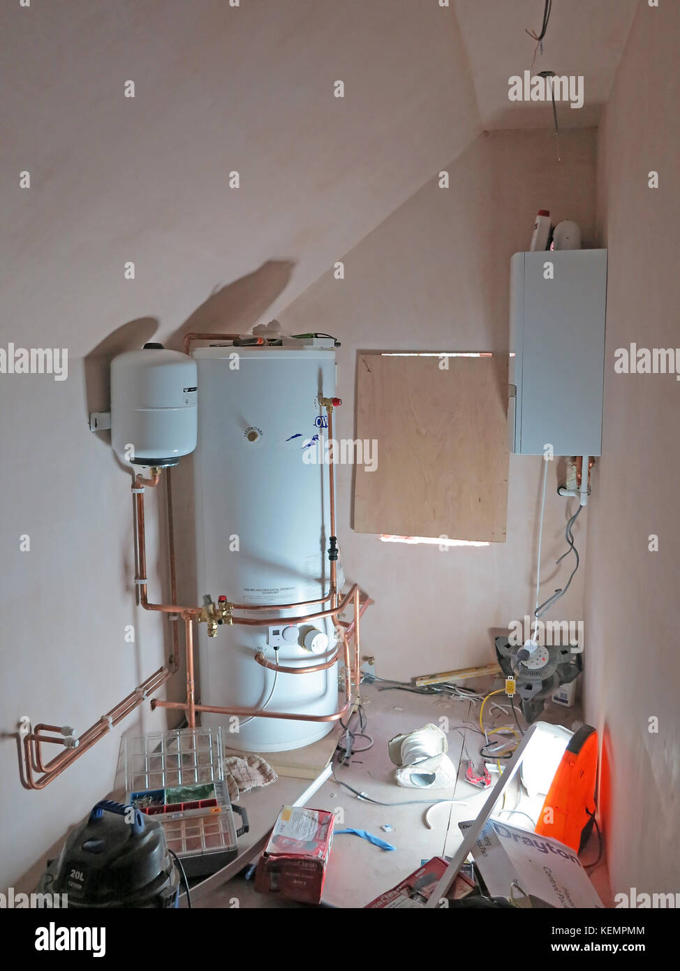 Unvented pressurised hot water cylinder Stock Photo - Alamy Unvented pressurised hot water cylinder Stock Photo - Alamy