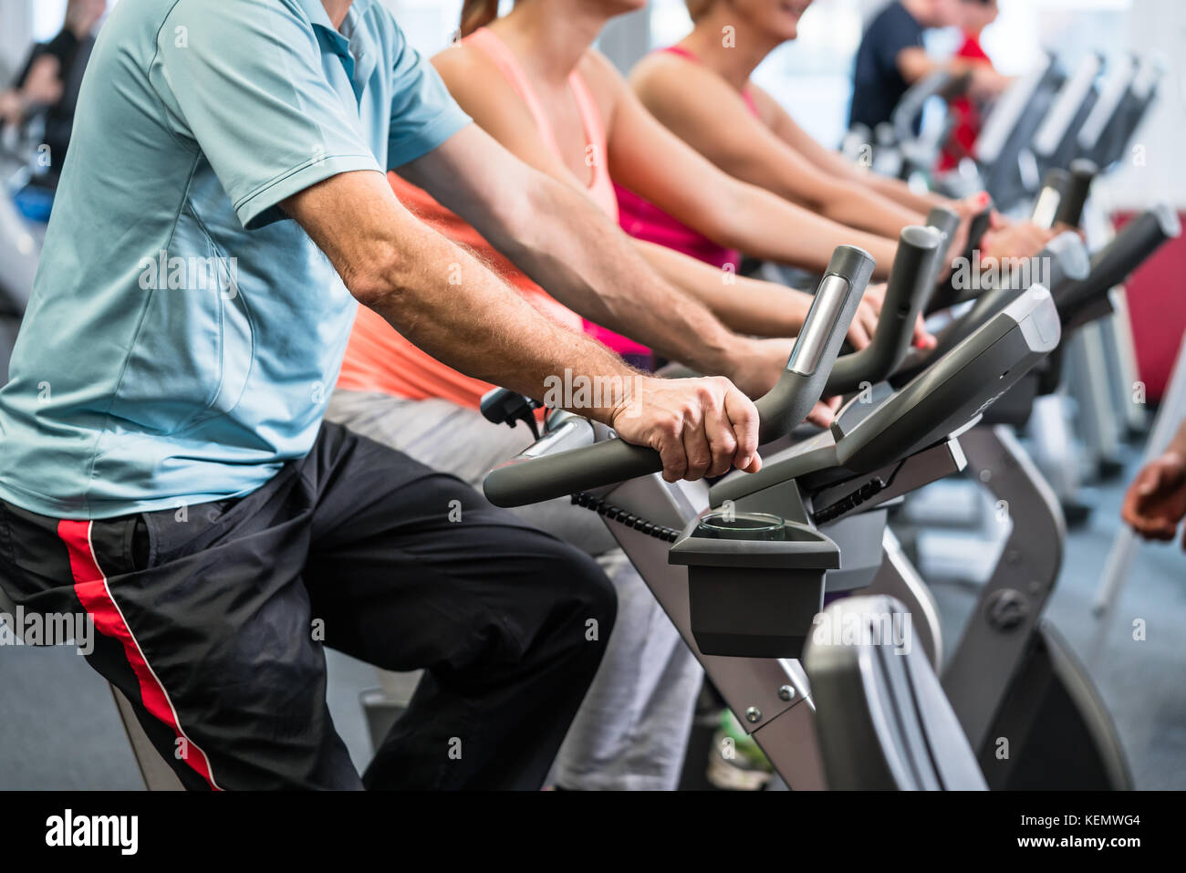 Spinning class young hi-res stock photography and images - Alamy