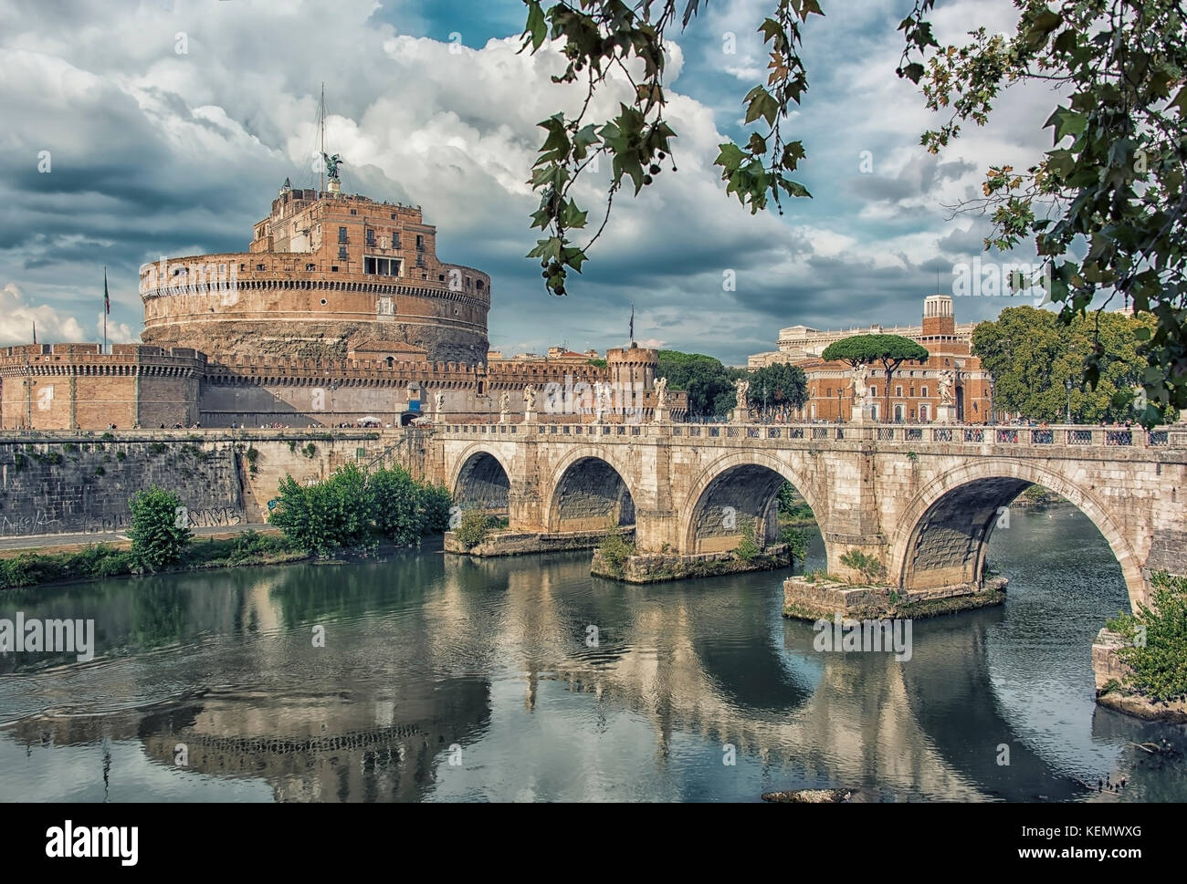 The tiber river and the vatican in rome hi-res stock photography and ...