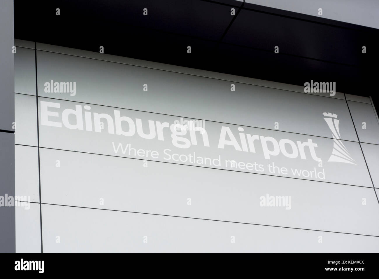 Uk airport sign hi-res stock photography and images - Alamy