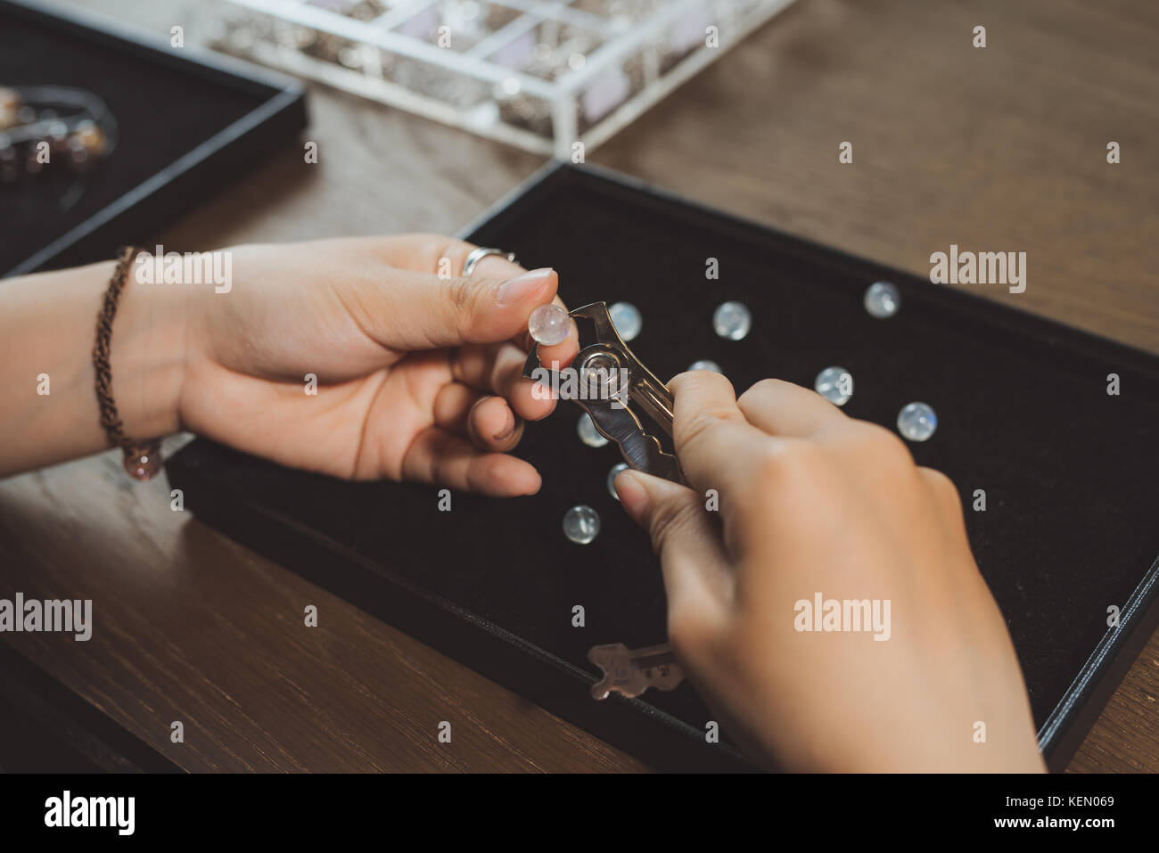 Hand making jewellery hi-res stock photography and images - Alamy